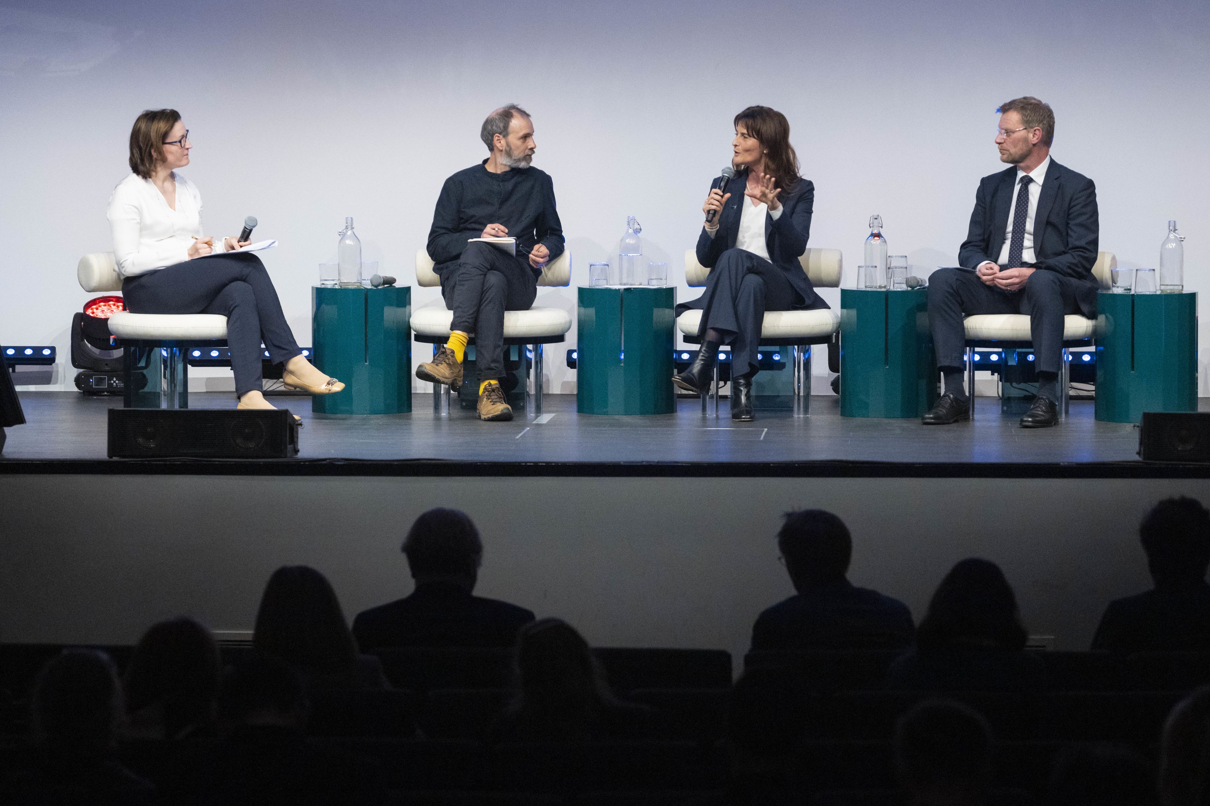 Leads of ECMWF deliver Destination Earth messages at key European forums